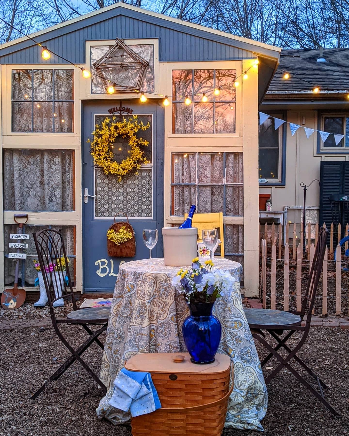Backyard Picnic Ideas on a Budget – Comfy Lane Cottage