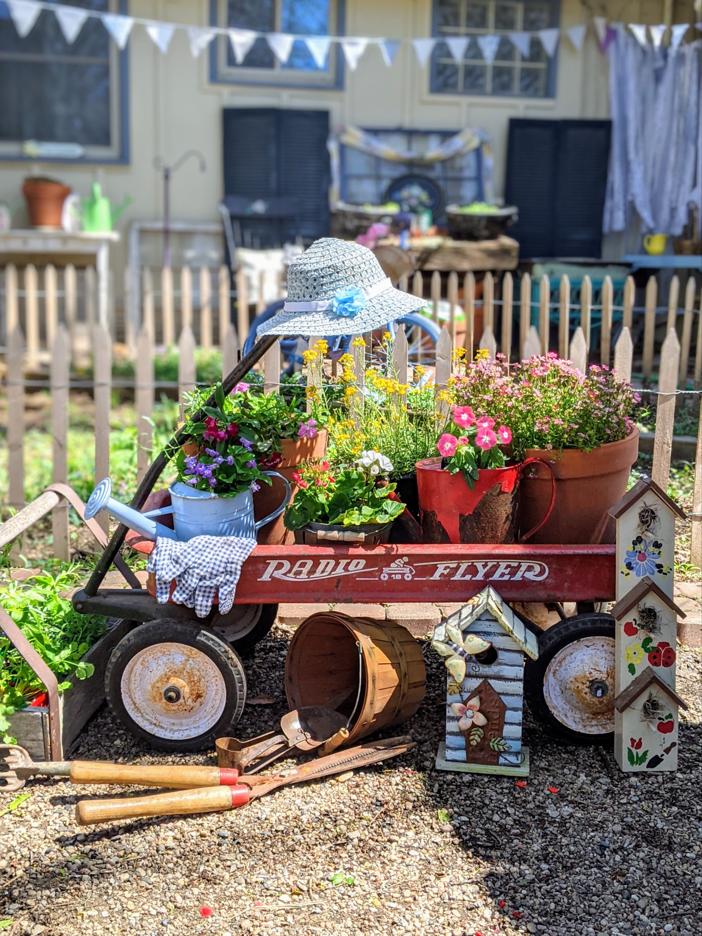 33 Ideas Using Repurposed, Upcycled Vintage Finds For Your Flowers ...