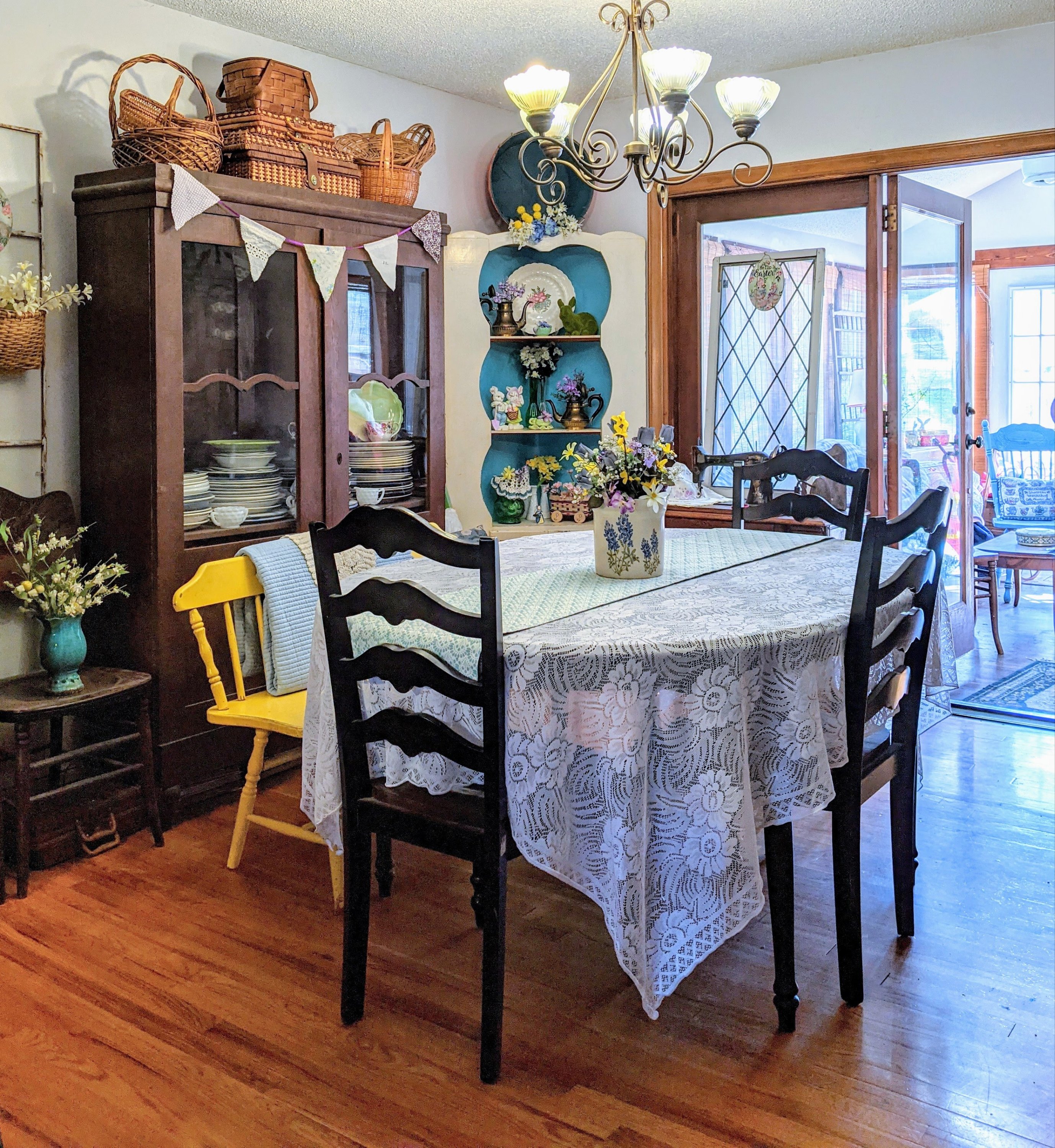 6 Easy Ways to Add Color to your Spring Cottage – Comfy Lane Cottage