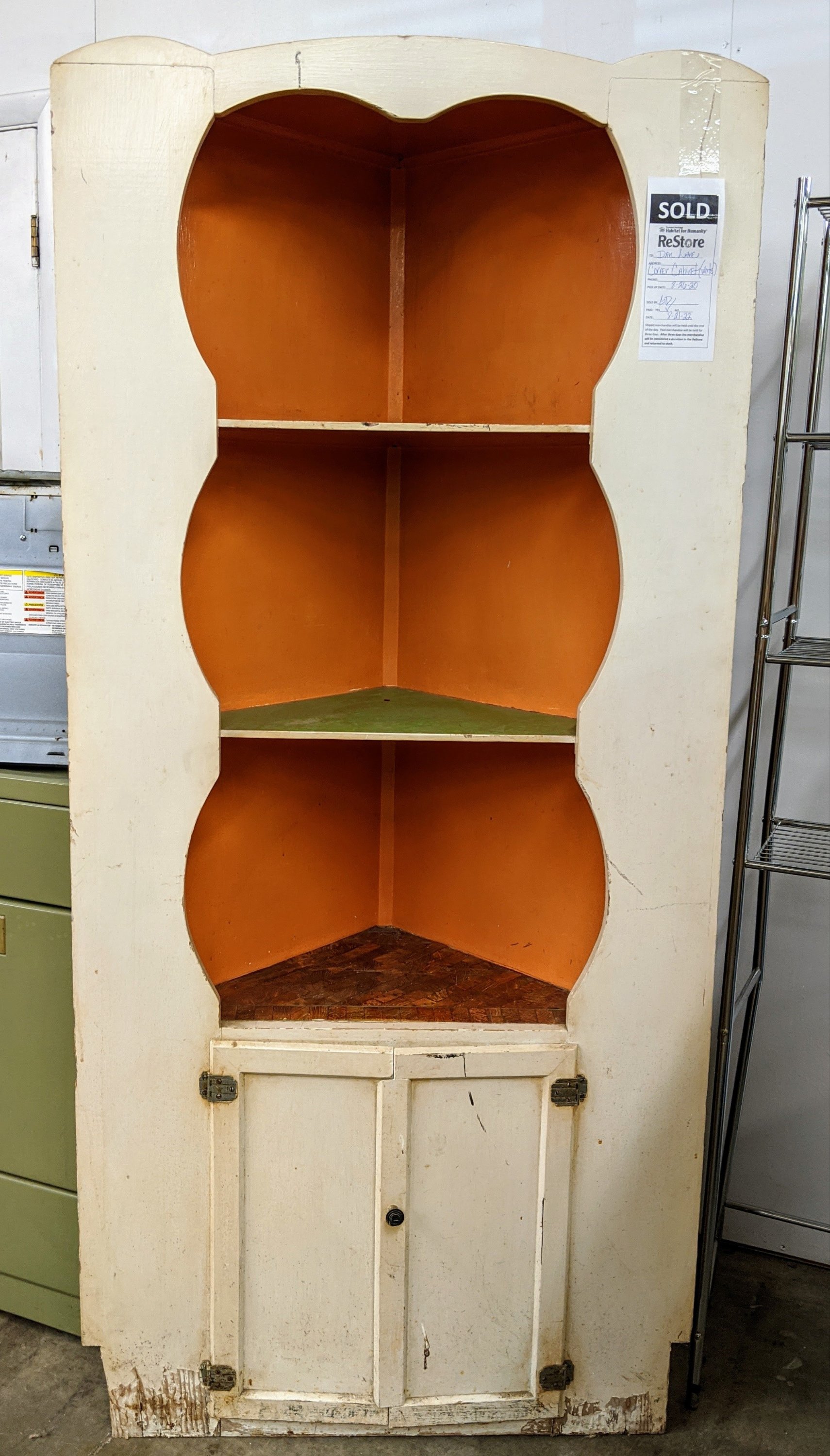 SPOOKTACULAR SHELVES FOR HALLOWEEN… Creative Decorating with a Bit of ...