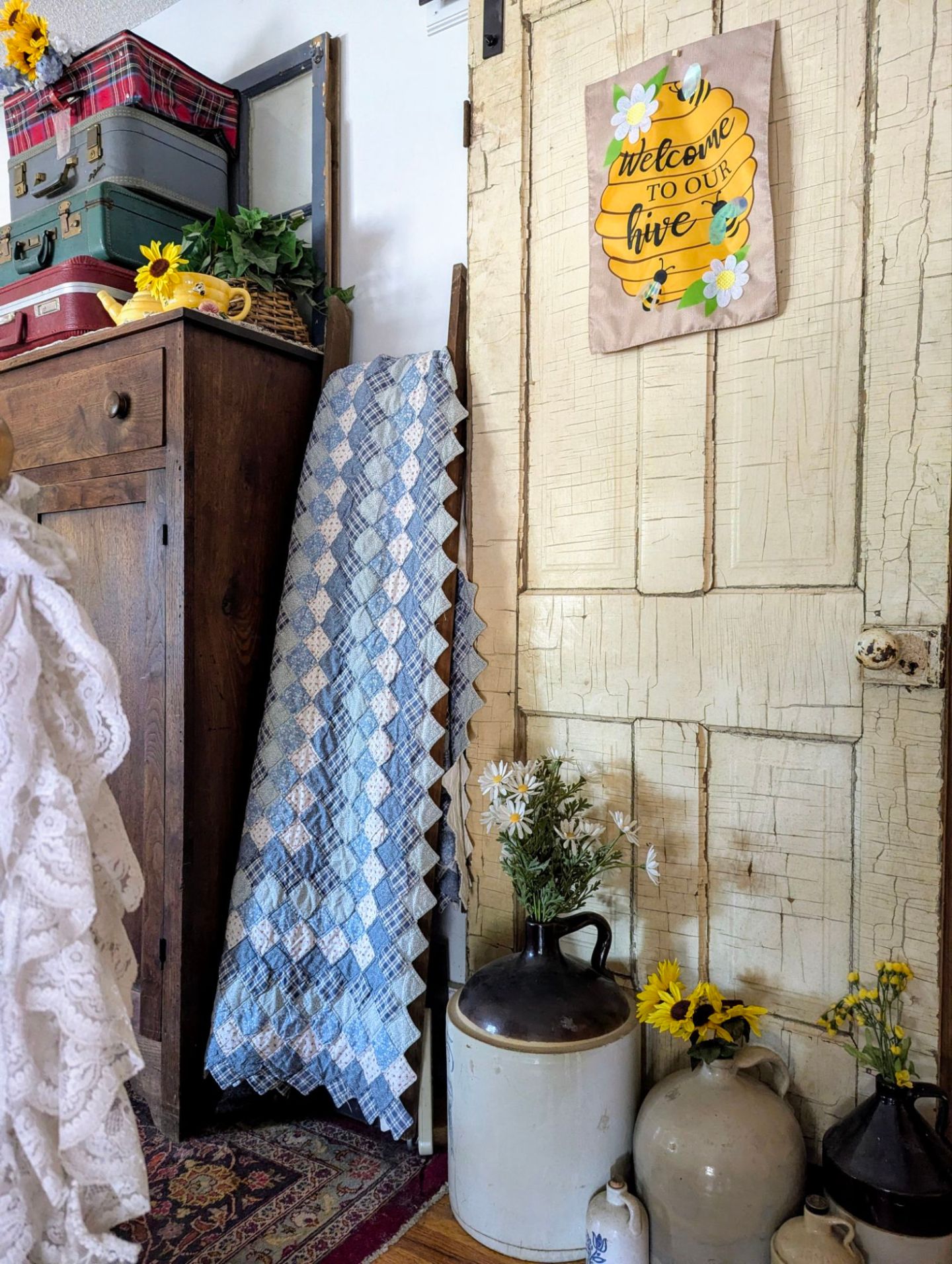 Summer Cottage Decor🌻🐝 Featuring Sunflowers & Bees – Comfy Lane Cottage