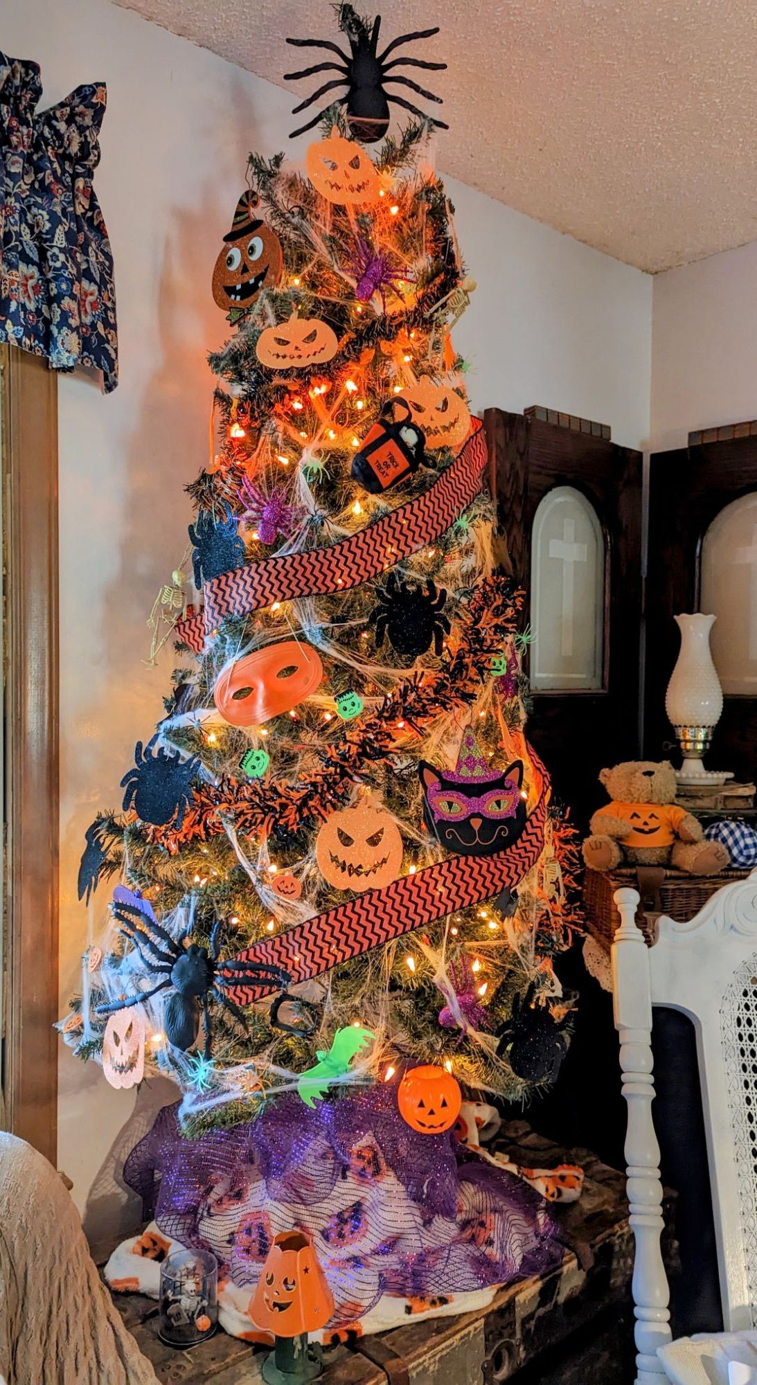 7 Fun Family Halloween Traditions & Decorations – Comfy Lane Cottage