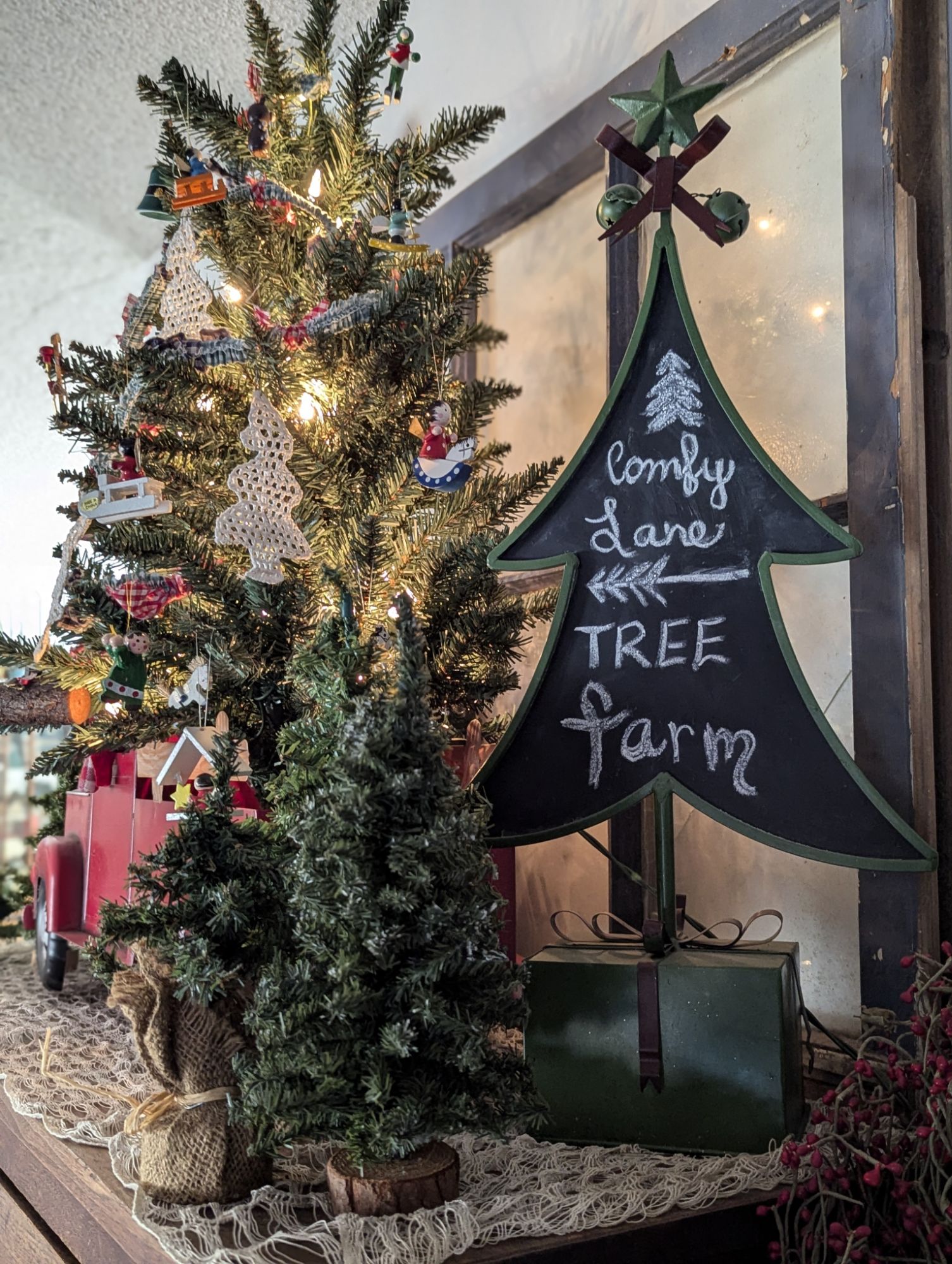 Country Cottage Christmas Tour… at Comfy Lane Cottage – Comfy Lane Cottage