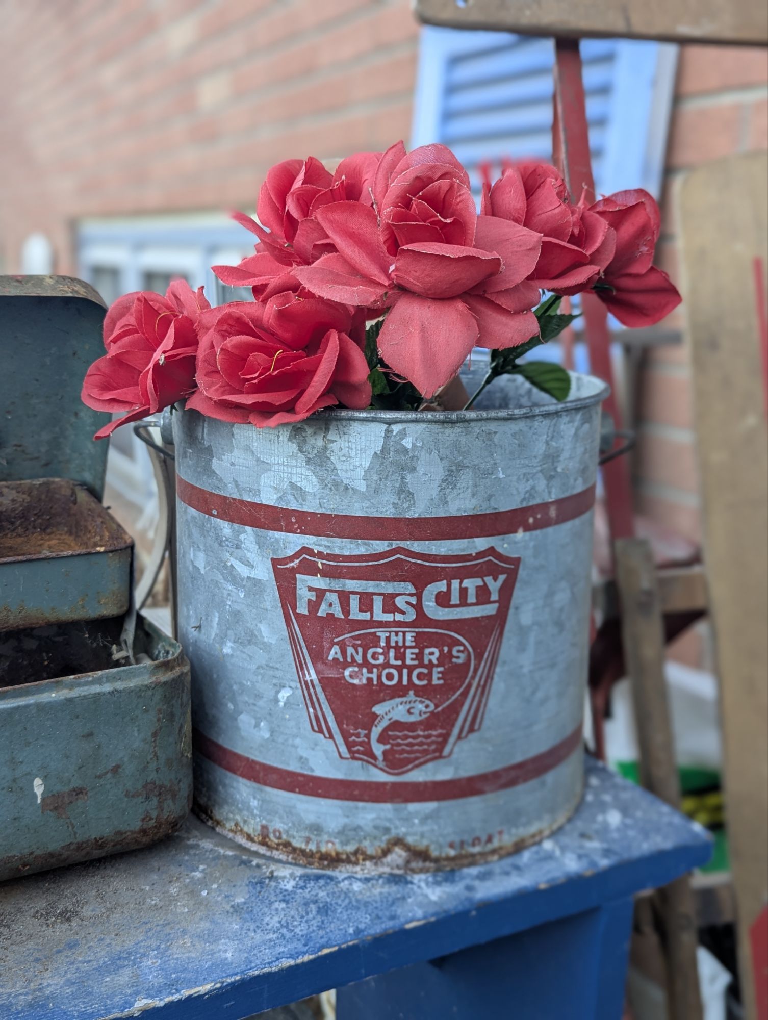 33 Ideas Using Repurposed, Upcycled Vintage Finds For Your Flowers ...